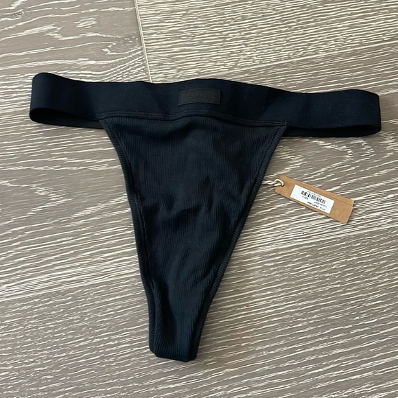 SKIMS | Intimates & Sleepwear | Skims Thong | Poshmark